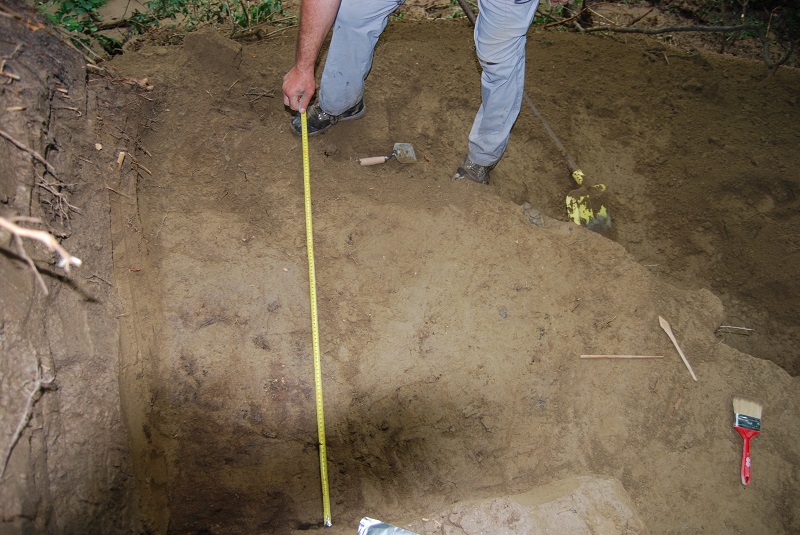 Andrei Smeu – singurul care a fotografiat statueta Venus de Piatra ...